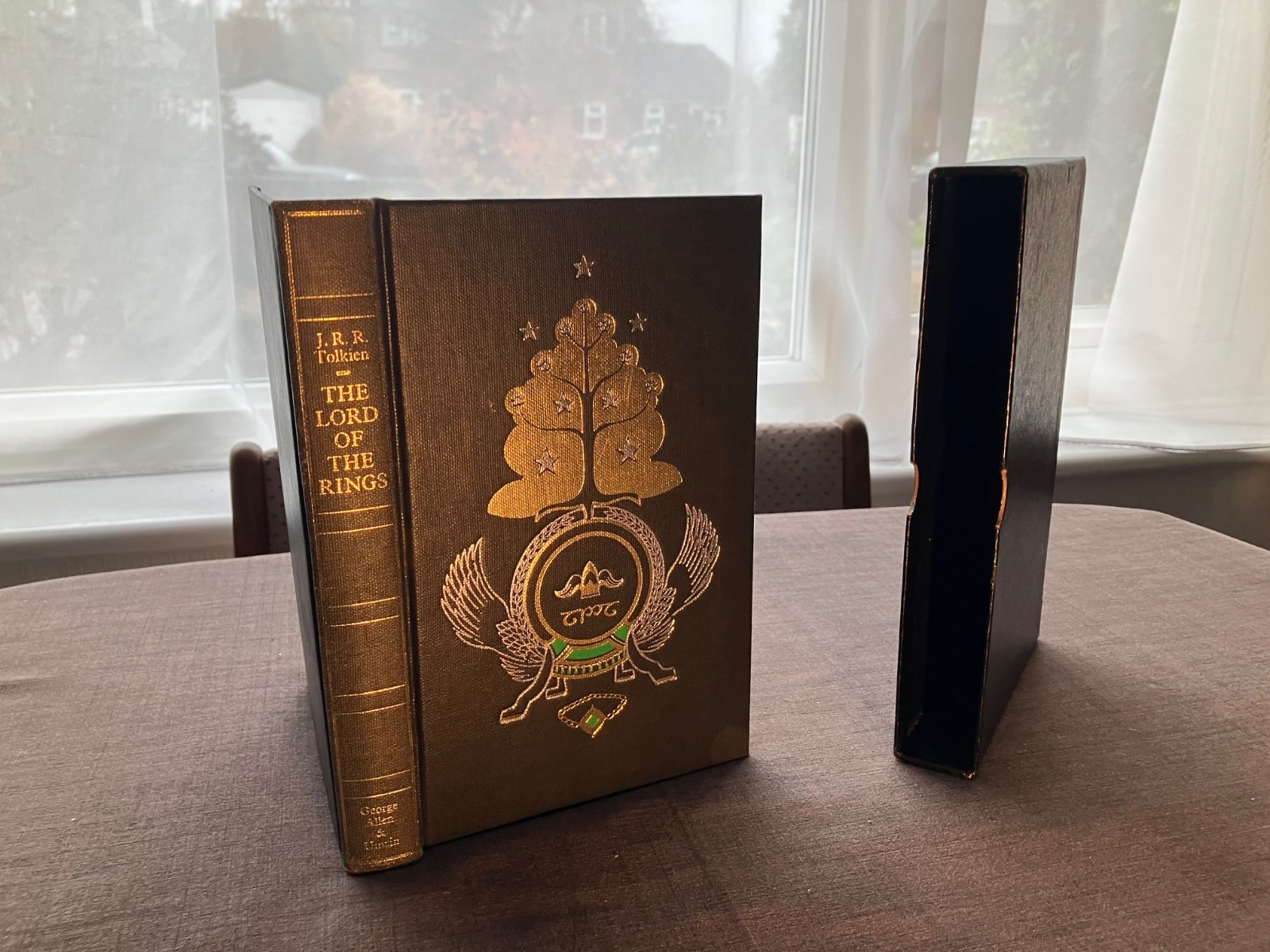 TolkienGuide - J R R Tolkien The Lord Of The Rings First Deluxe Edition ...