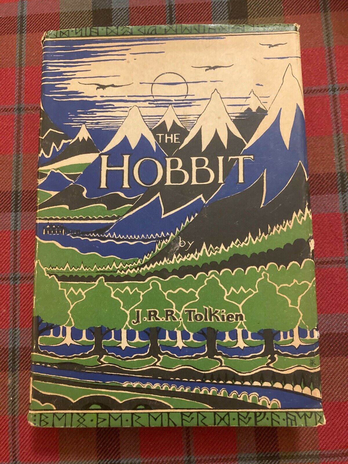 TolkienGuide - The Hobbit Classic Hardback by J. R. R. Tolkien ...